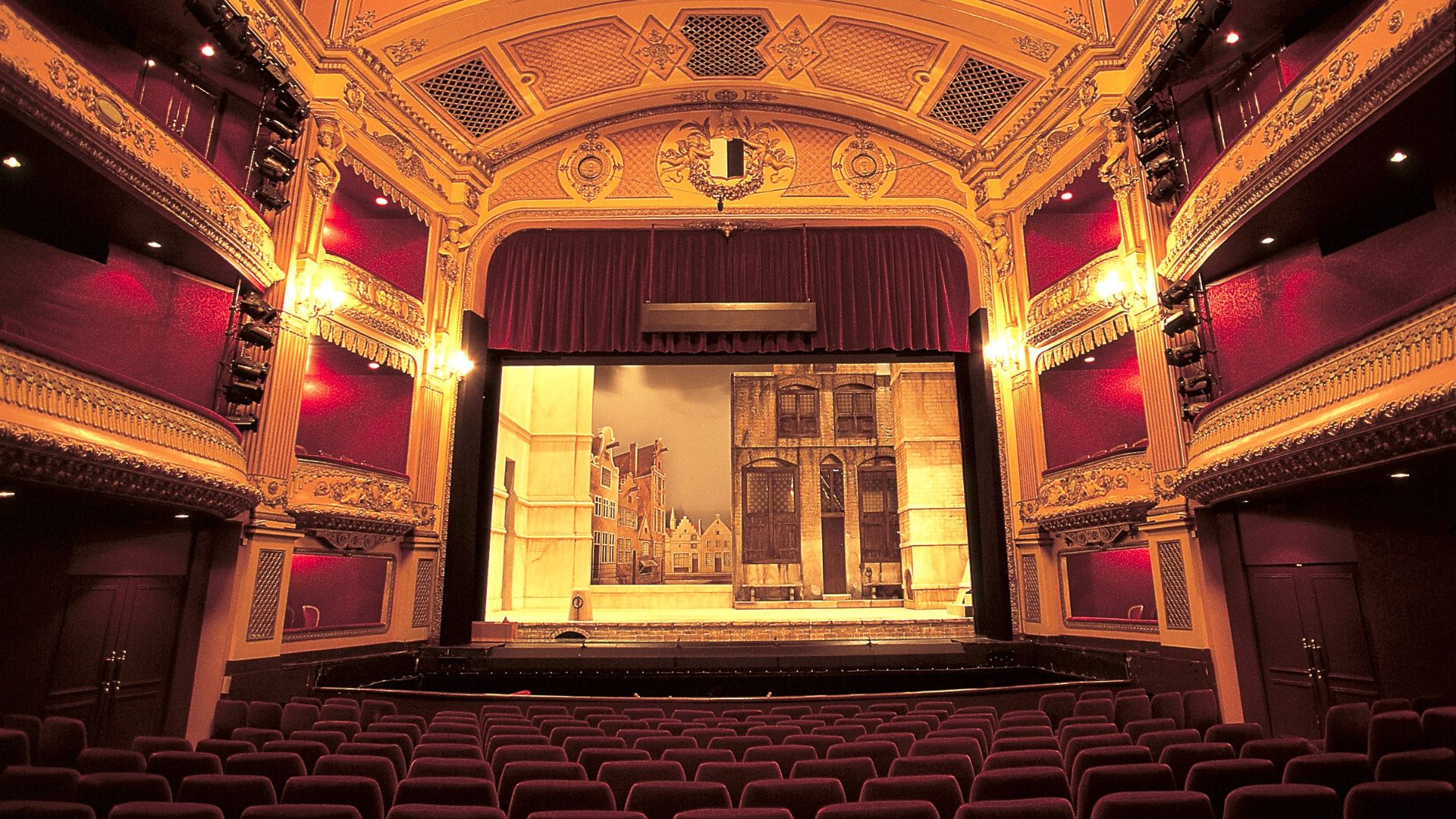 Essential guide to writing a stage play that will pack a theatre ...